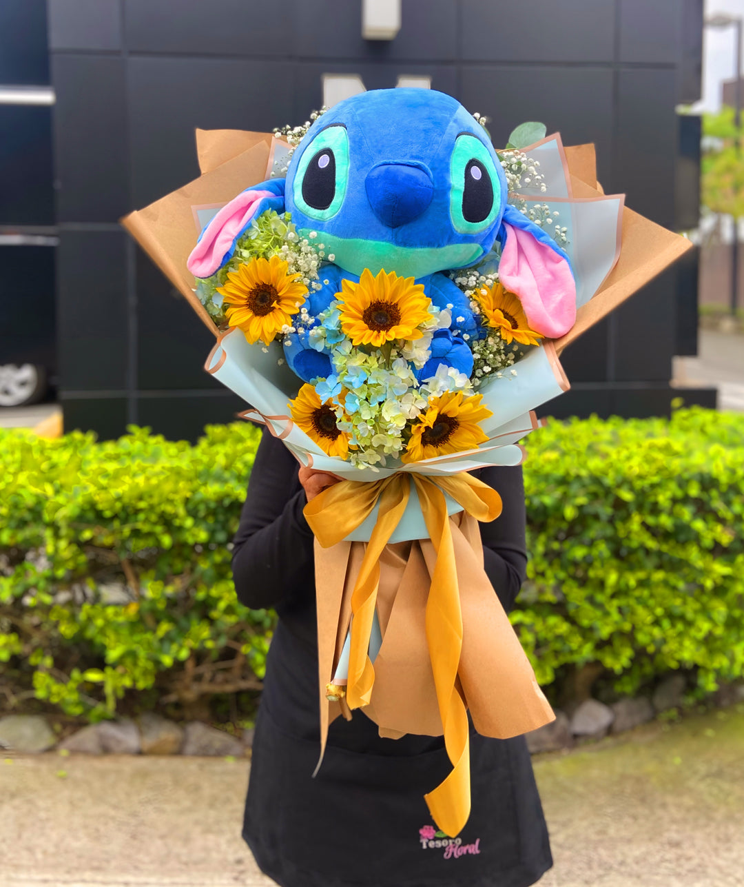 Ramo Temático Stitch y Girasoles – Tesoro Floral