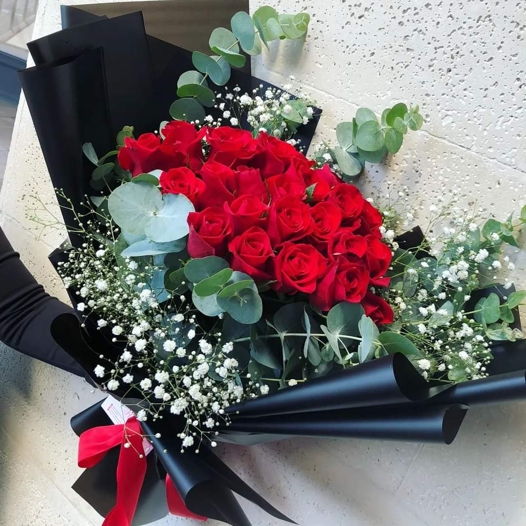 Ramo Elegante de 24 Rosas Rojas – Tesoro Floral